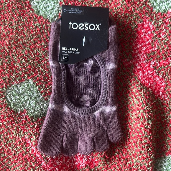toesox | Other | Toesox Bellarina Full Toe Grip Socks In Purple And ...